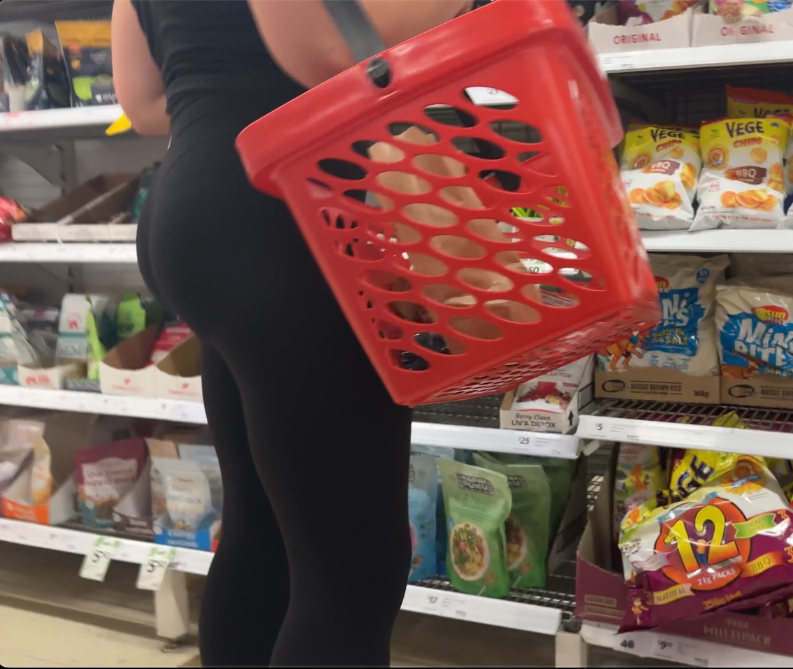 OC First Ever Cap: Tight Fit Bubble Bombshell in Leggings + Face Pic ...