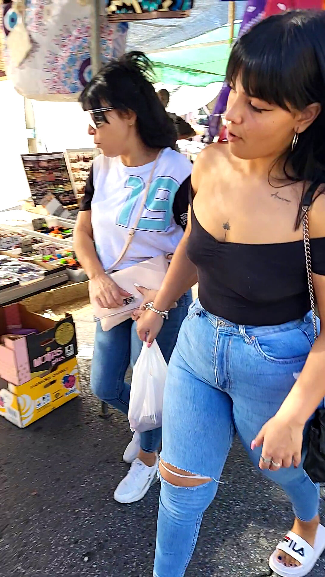 Two big asses in jeans - Tight Jeans - Forum