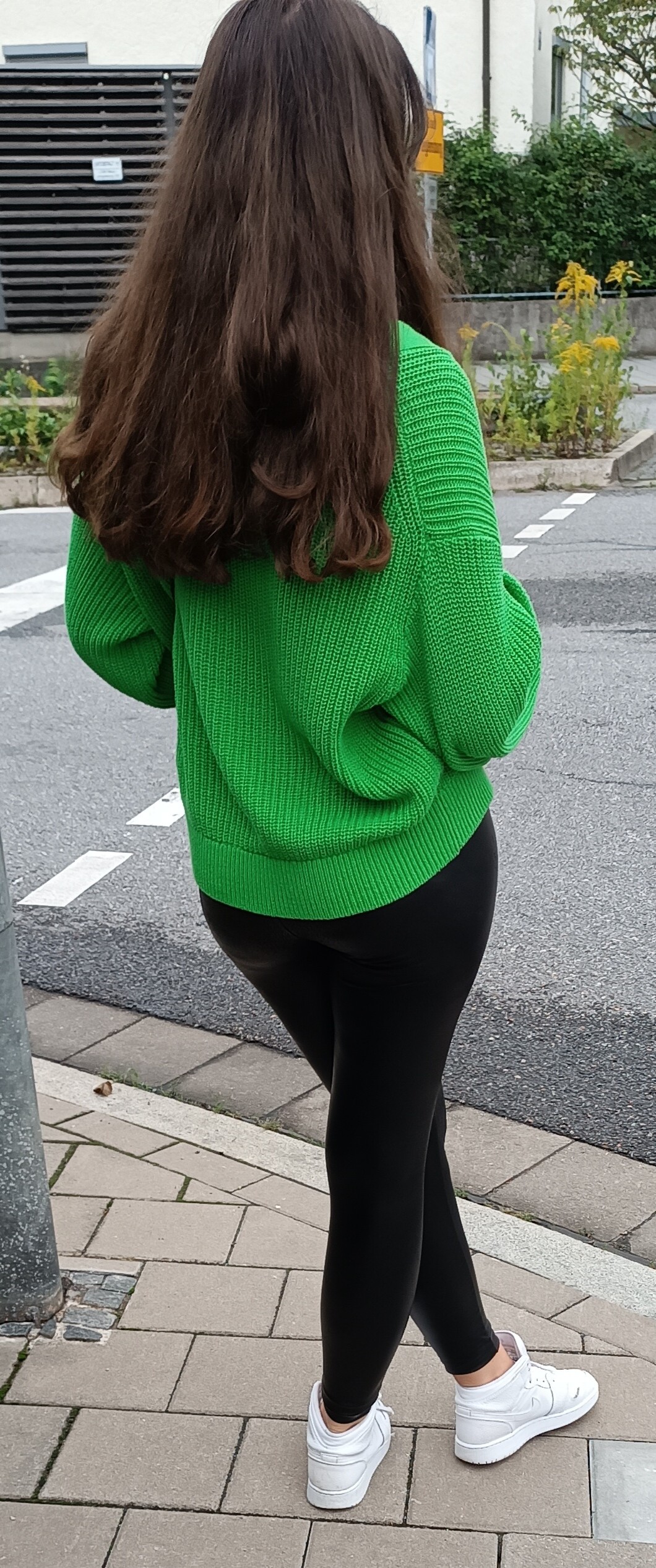 german-girl-with-shiny-leggings-leather-black-forum