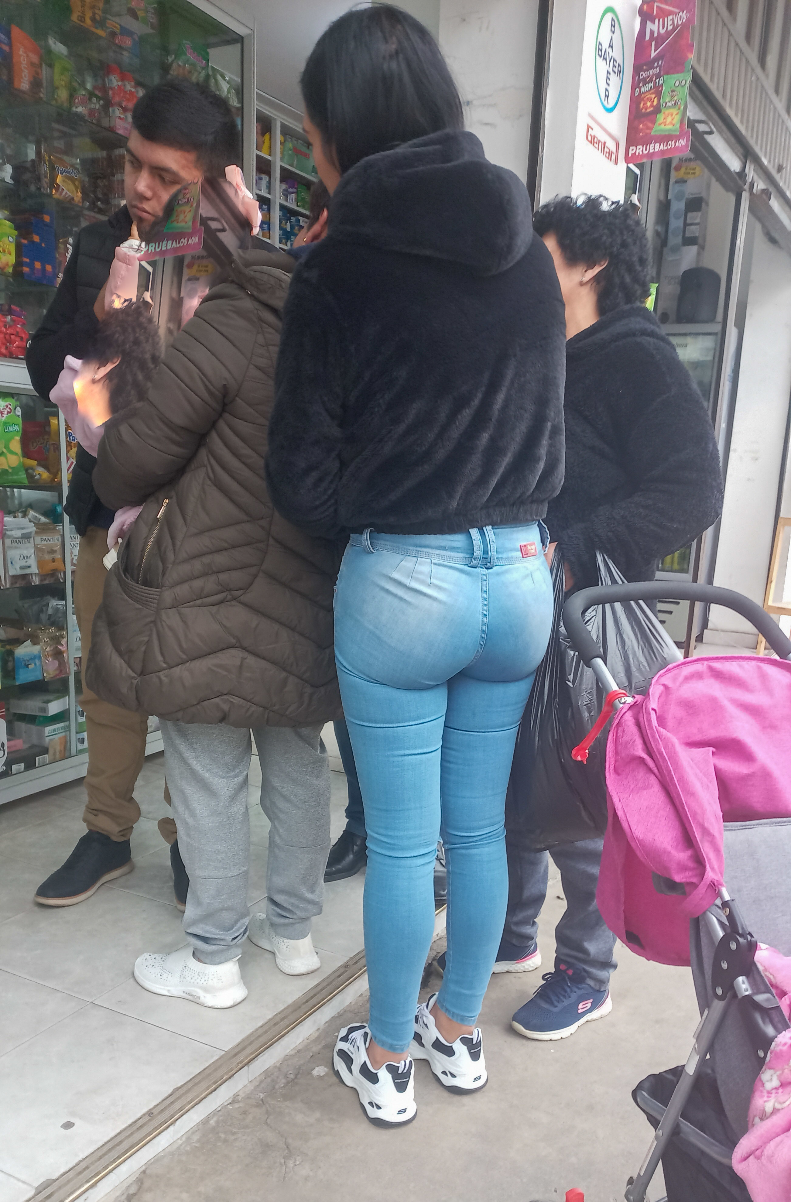 🍑 Nalgas paradas en jeans ajustados 🍑 - Tight Jeans - Forum