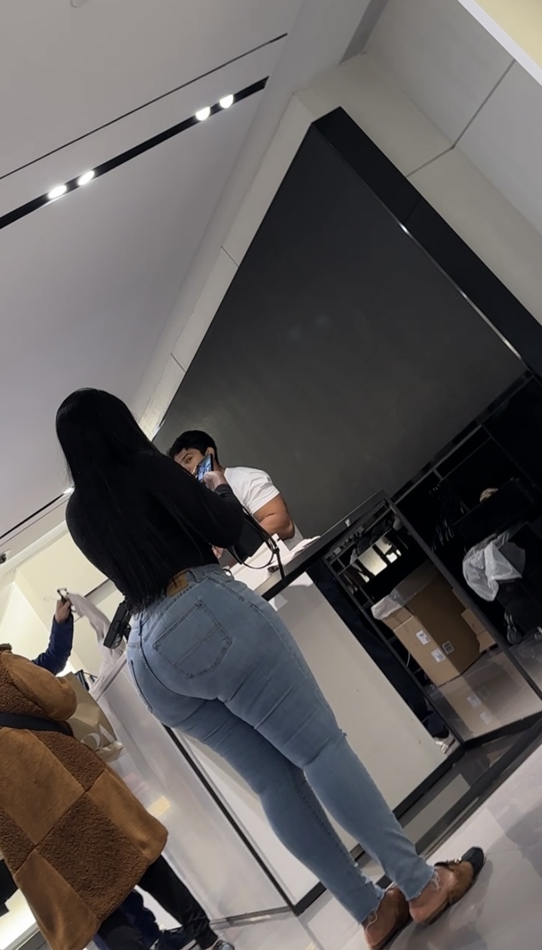 Big Fat Ass at Zara 🥵🍑 One of my best catches so far 🤤 - Forum