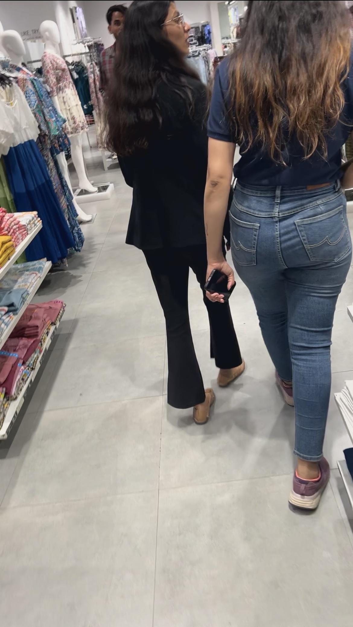Jiggly Indian Girl Ass In Tight Jeans Tight Jeans Forum
