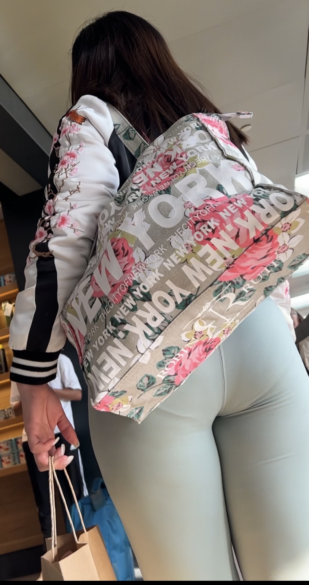 Cute face Latina chick , bright yoga pants and VPL (video) - Spandex, Leggings & Yoga Pants - Forum