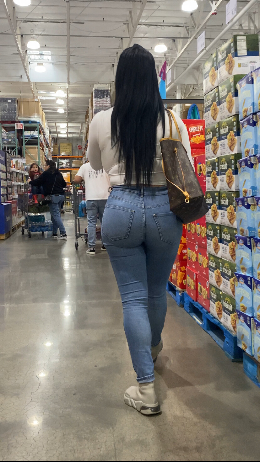 Busty+BBL - Tight Jeans - Forum