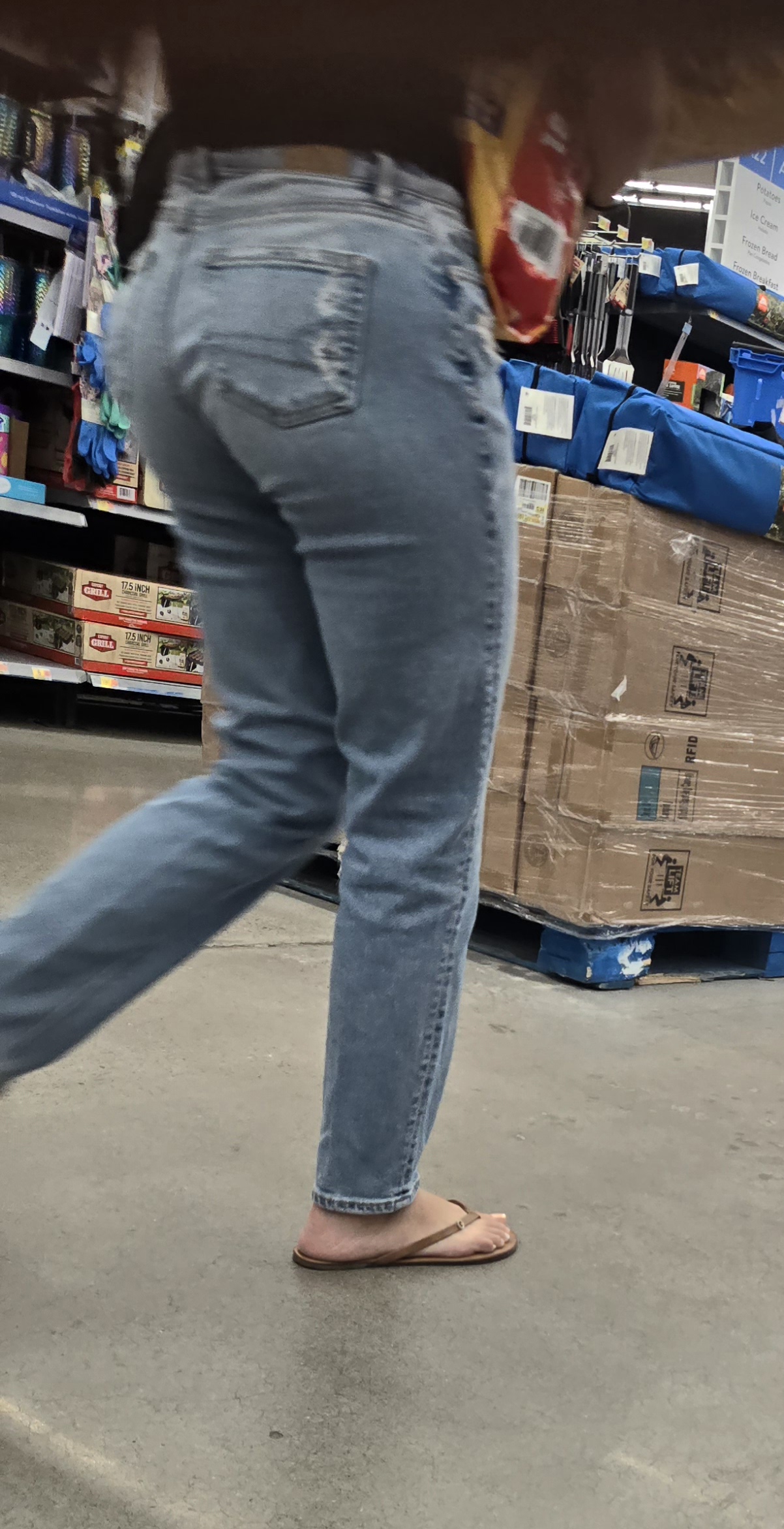 Walmart Latina ass and feet - Forum