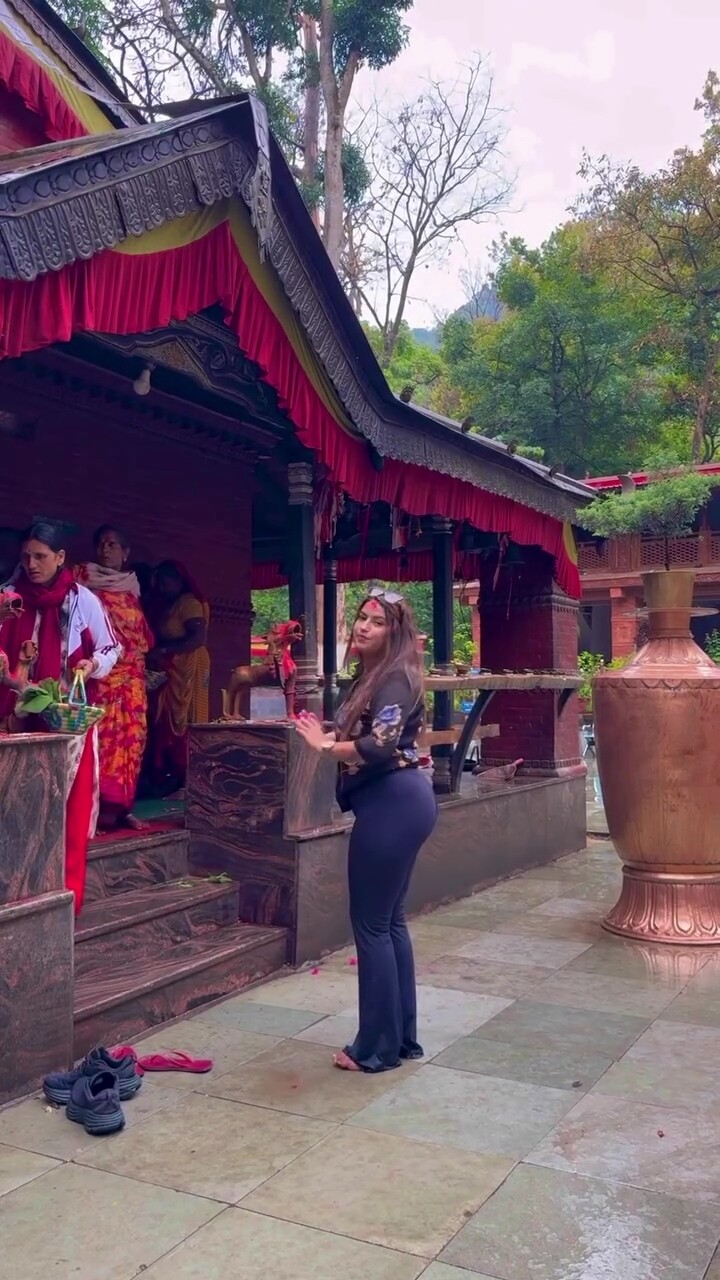 Nep temple thing - Spandex, Leggings & Yoga Pants - Forum