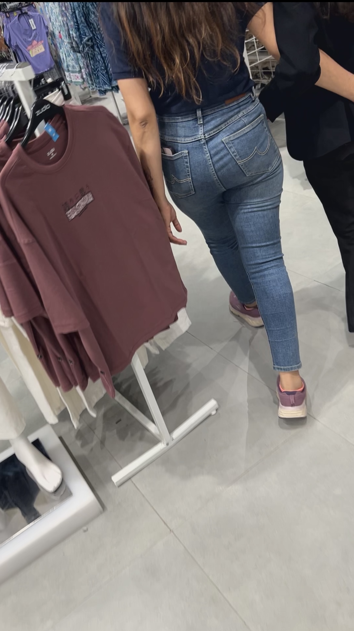Jiggly Indian Girl Ass In Tight Jeans Tight Jeans Forum