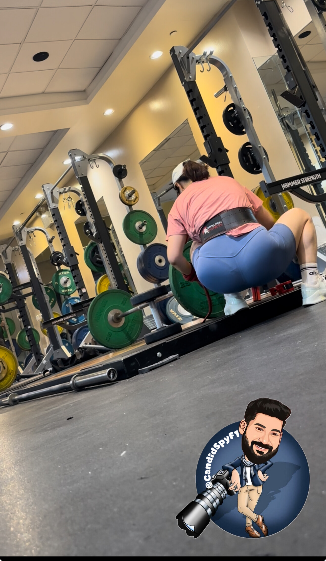 Korean squating at the gym showing VTL - Spandex, Leggings & Yoga Pants ...