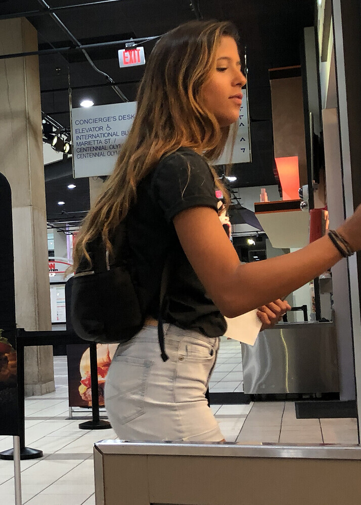 TONS or random candids - ass - Forum