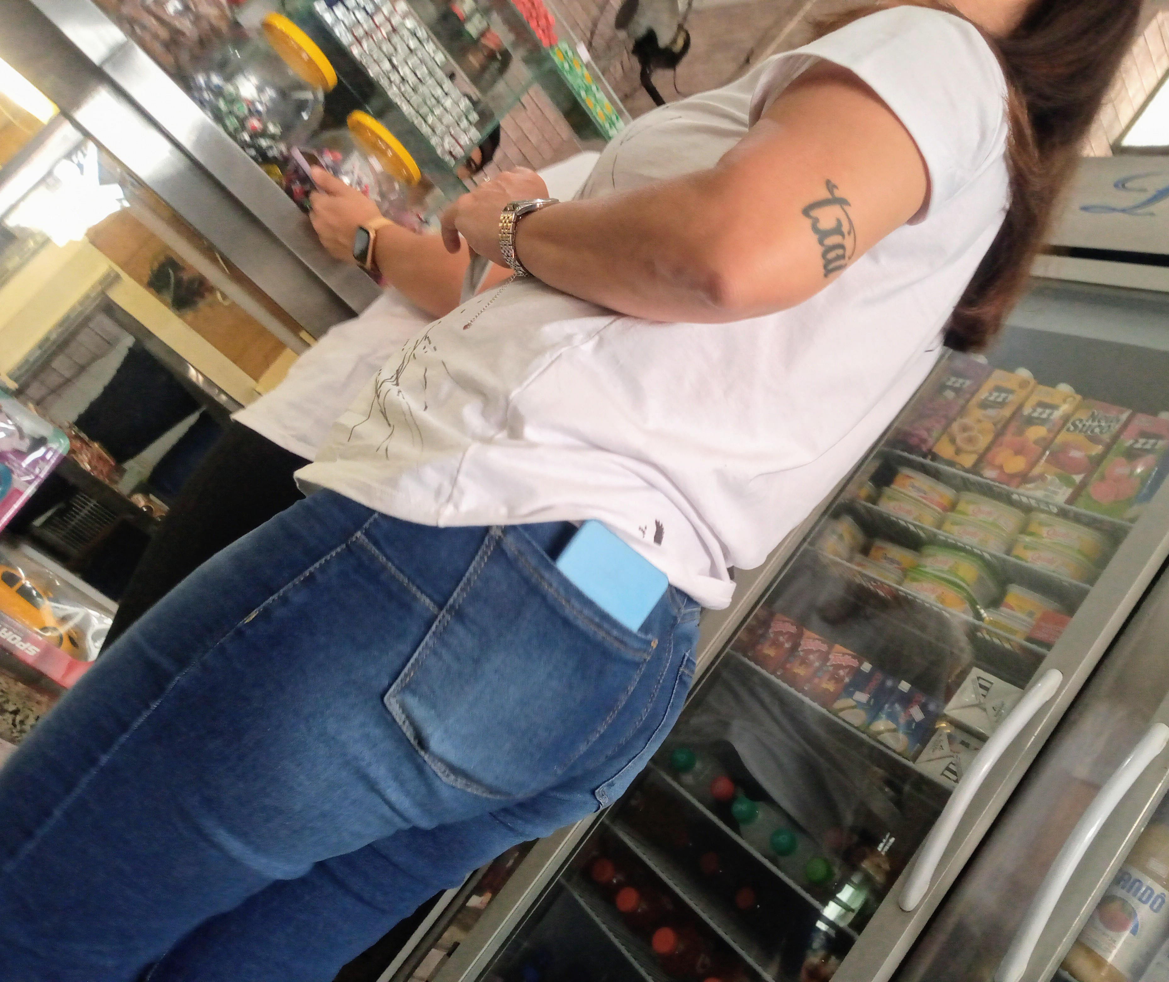 Some girls in bakery - Tight Jeans - Forum