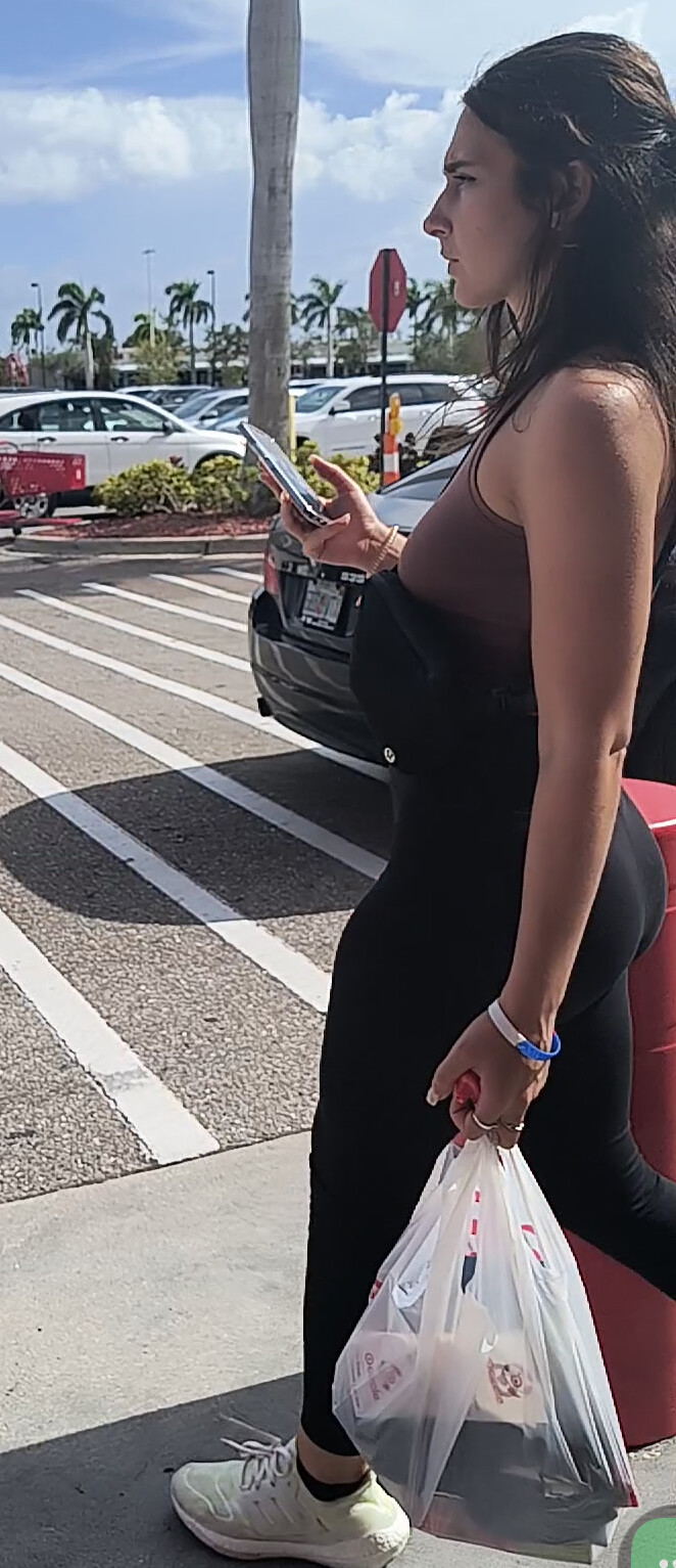 Gorgeous target girl catches me, ( I think kinda) - Forum