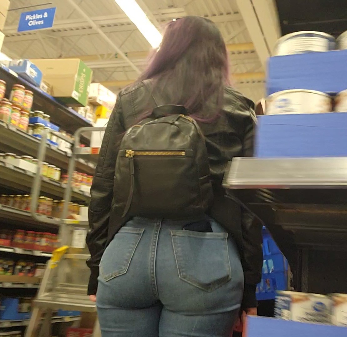 Brunette Milf With Fat Ass In Tight Jeans Tight Jeans Forum