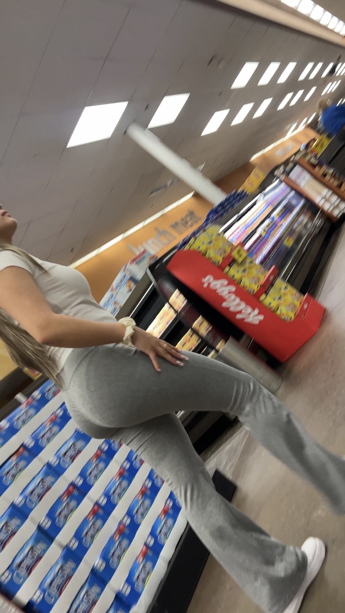 Latina baddie in grey flare leggings 🥵 - Spandex, Leggings & Yoga Pants ...