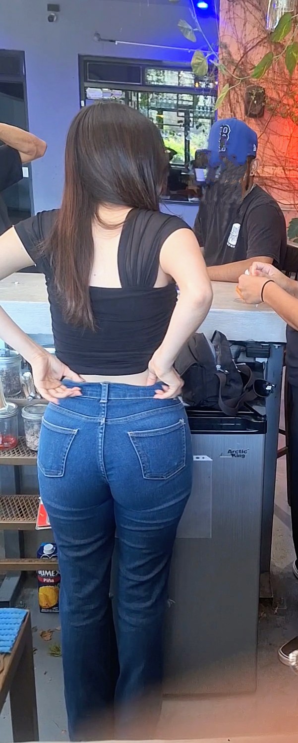 Cute Skinny Girl Fills Those Jeans Well [oc] Tight Jeans Forum