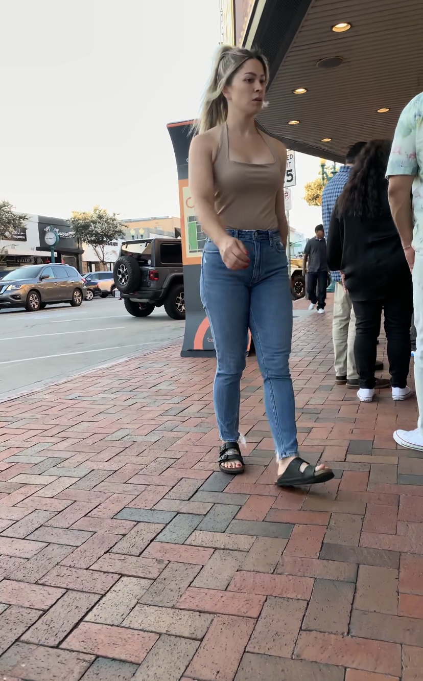 Hottie With A Great Booty… Tight Jeans Forum