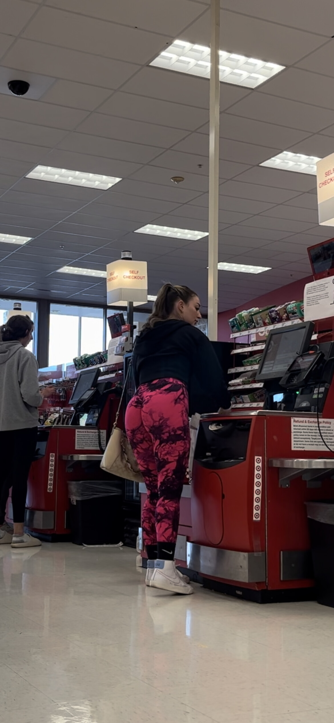 Perfect Dime Piece in deep wedged pink and black vortex leggings ...