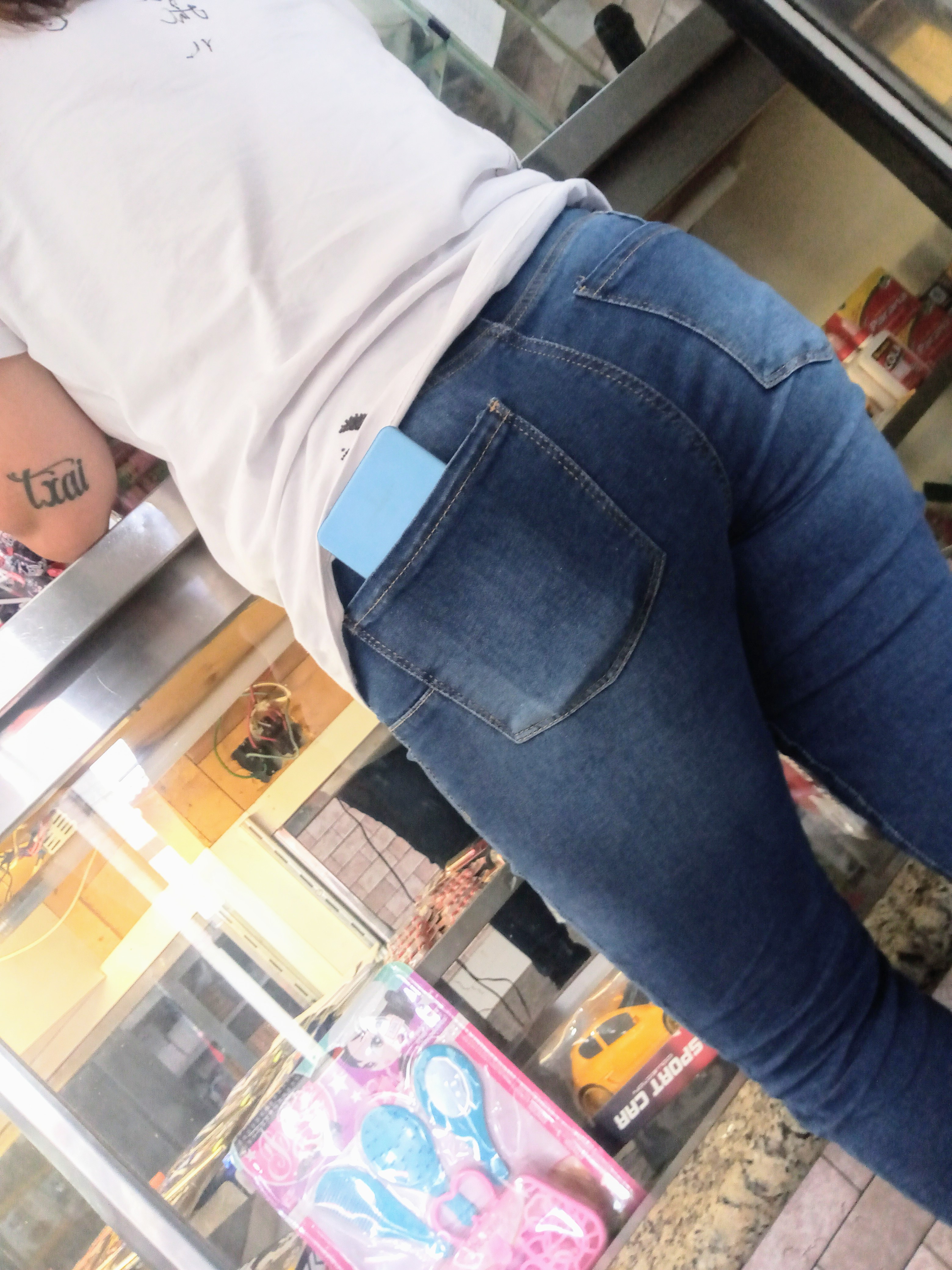 Some girls in bakery - Tight Jeans - Forum