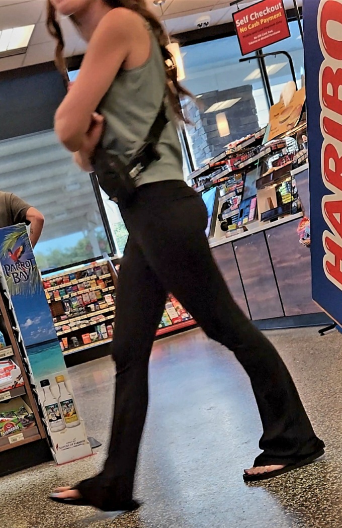 OC. Insane thigh gap from painted on leggings - Spandex, Leggings & Yoga Pants - Forum