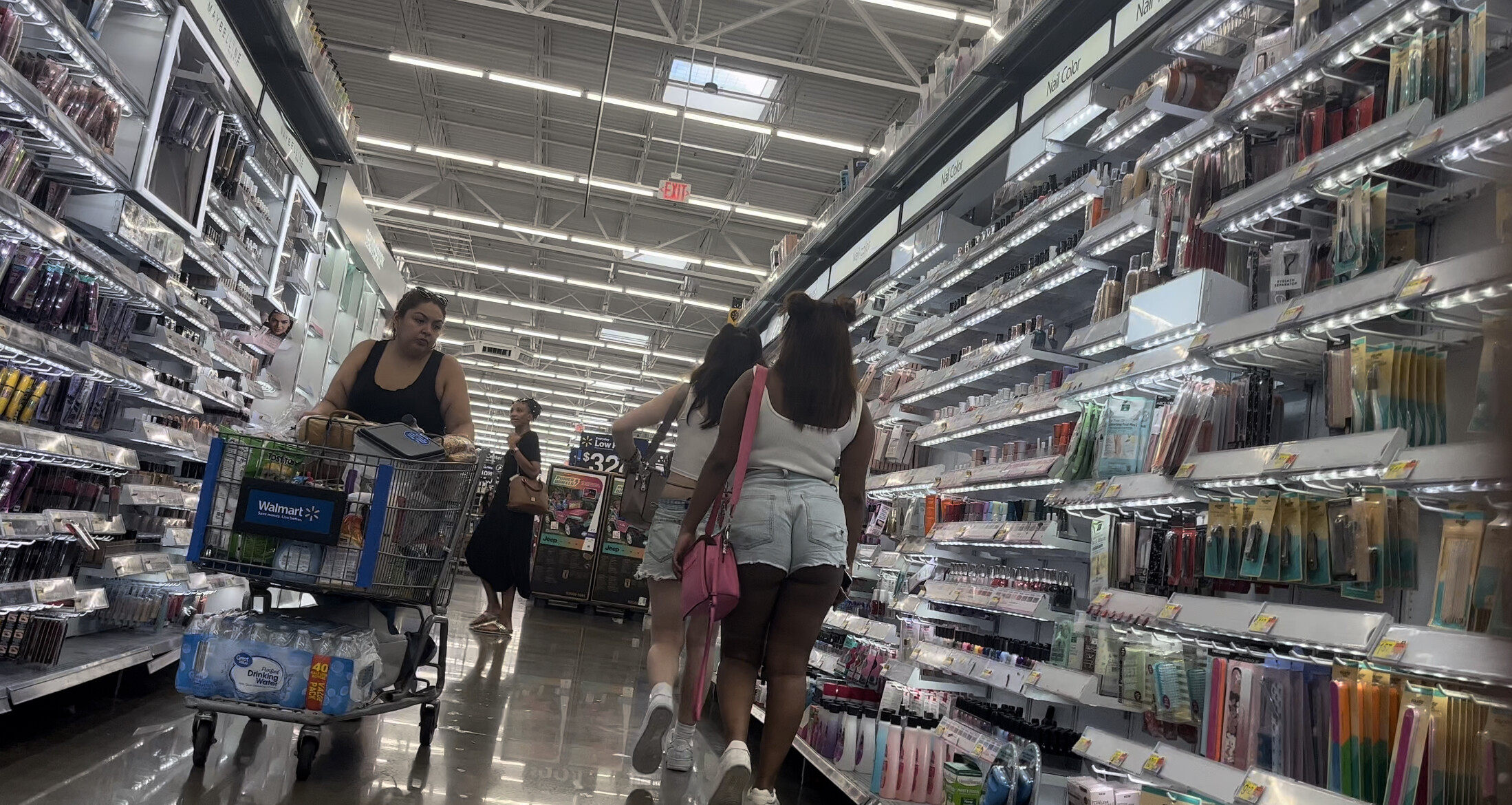 Hungry Ebony In Jean Shorts With Tight Wedgie - Short Shorts ...