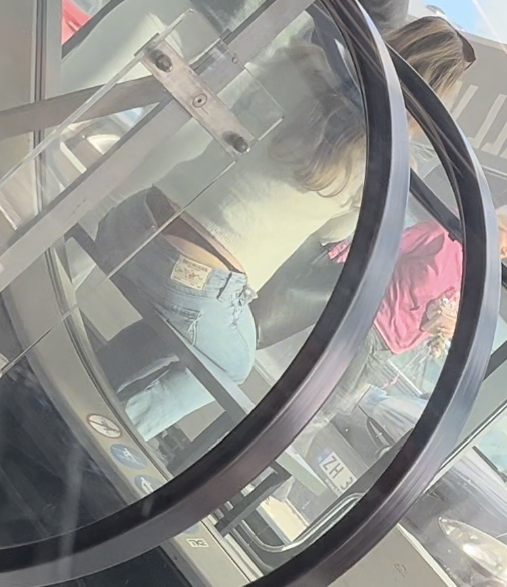 Whaletail At Escalator (not OC) - Tight Jeans - Forum