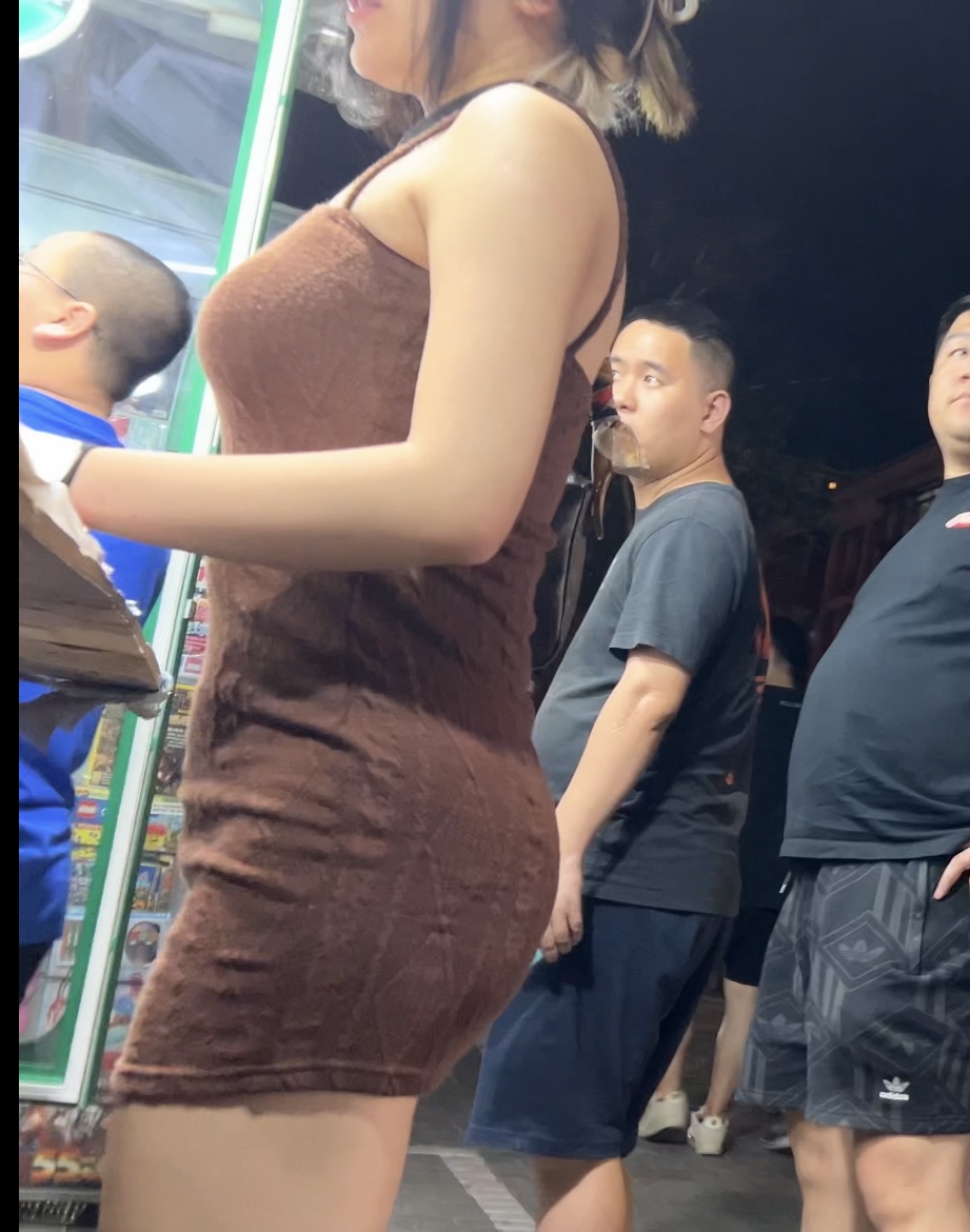 Following BUBBLEBUTT ASIAN in tight skirt to the subway - Spandex ...