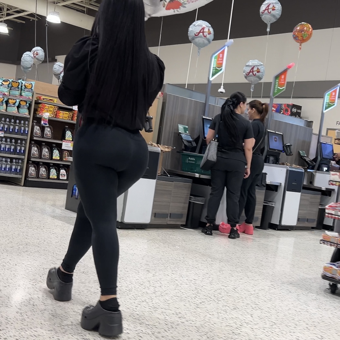 Unreal Latina baddie BBL Hourglass Figure - Spandex, Leggings & Yoga ...