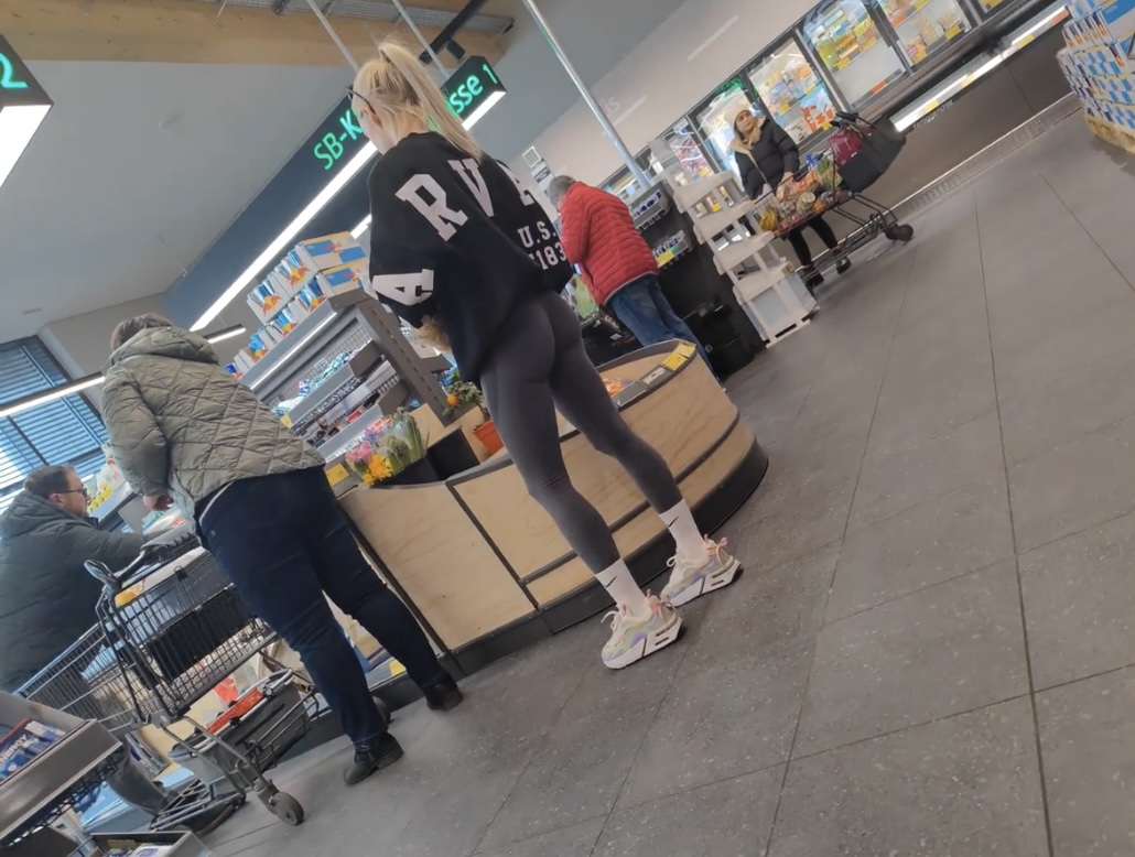 Blonde German Girl In Grey Scrunch Leggins Spandex Leggings And Yoga