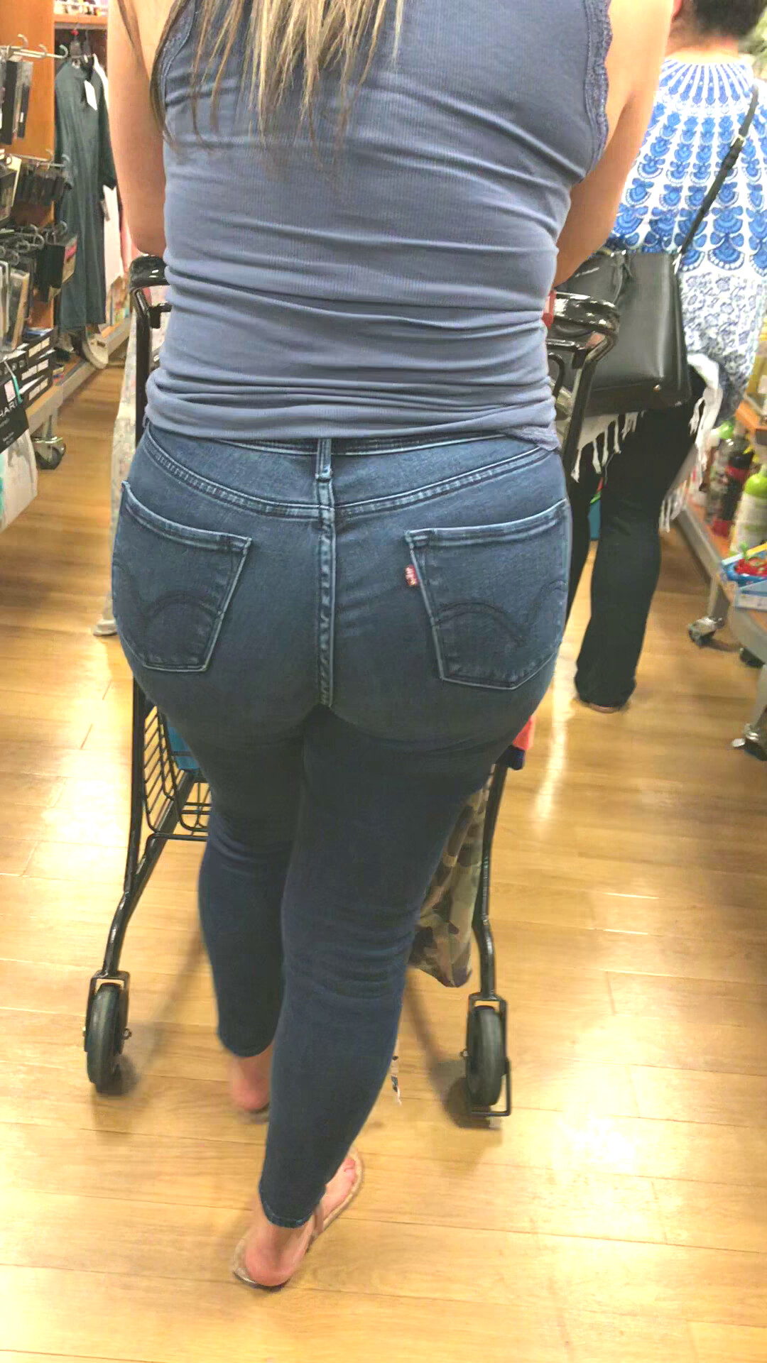 Latina with bbl - Tight Jeans - Forum