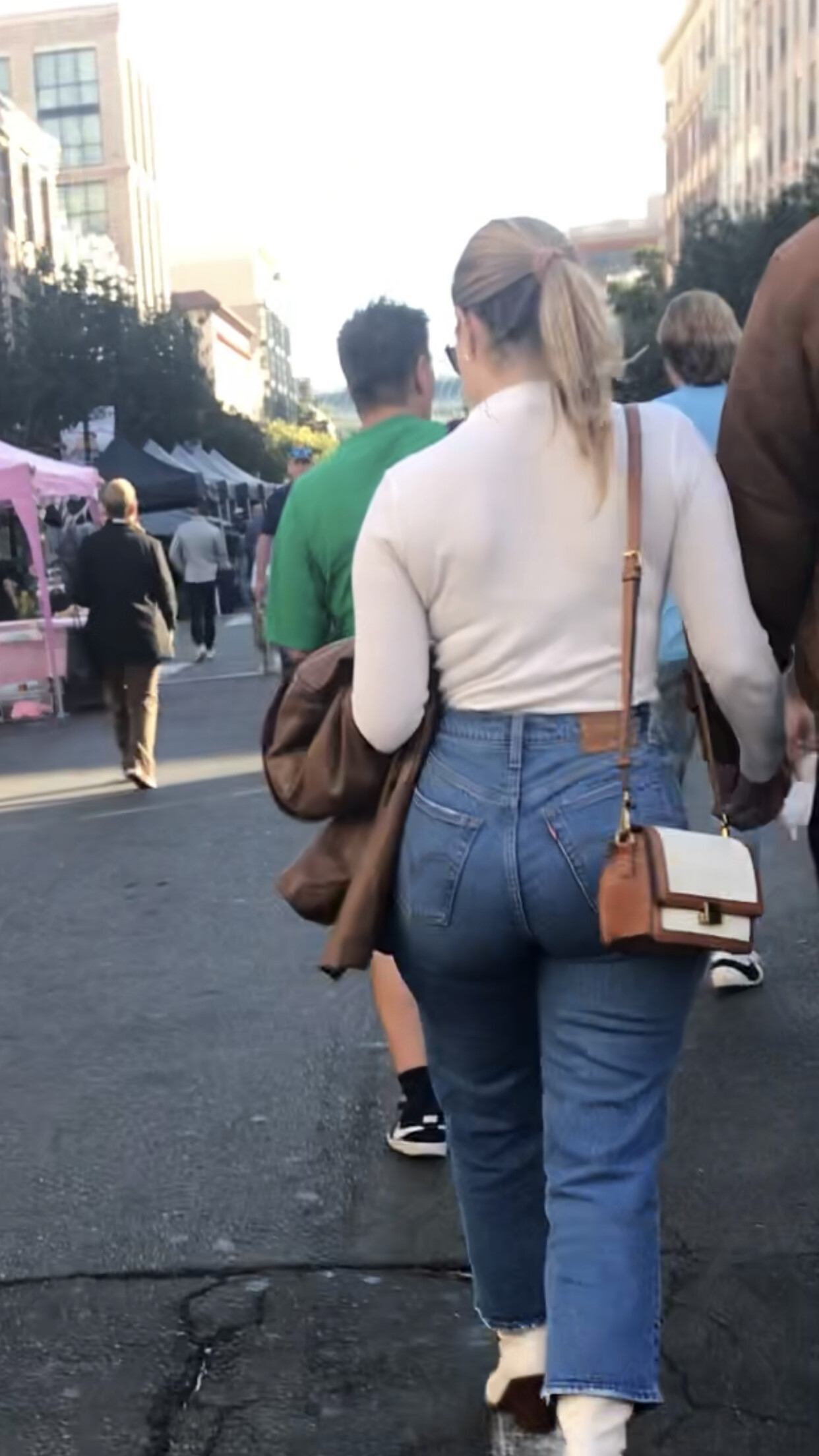 Capping someone’s Juicy PAWG Girlfriend 🍑 🤤 - Tight Jeans - Forum