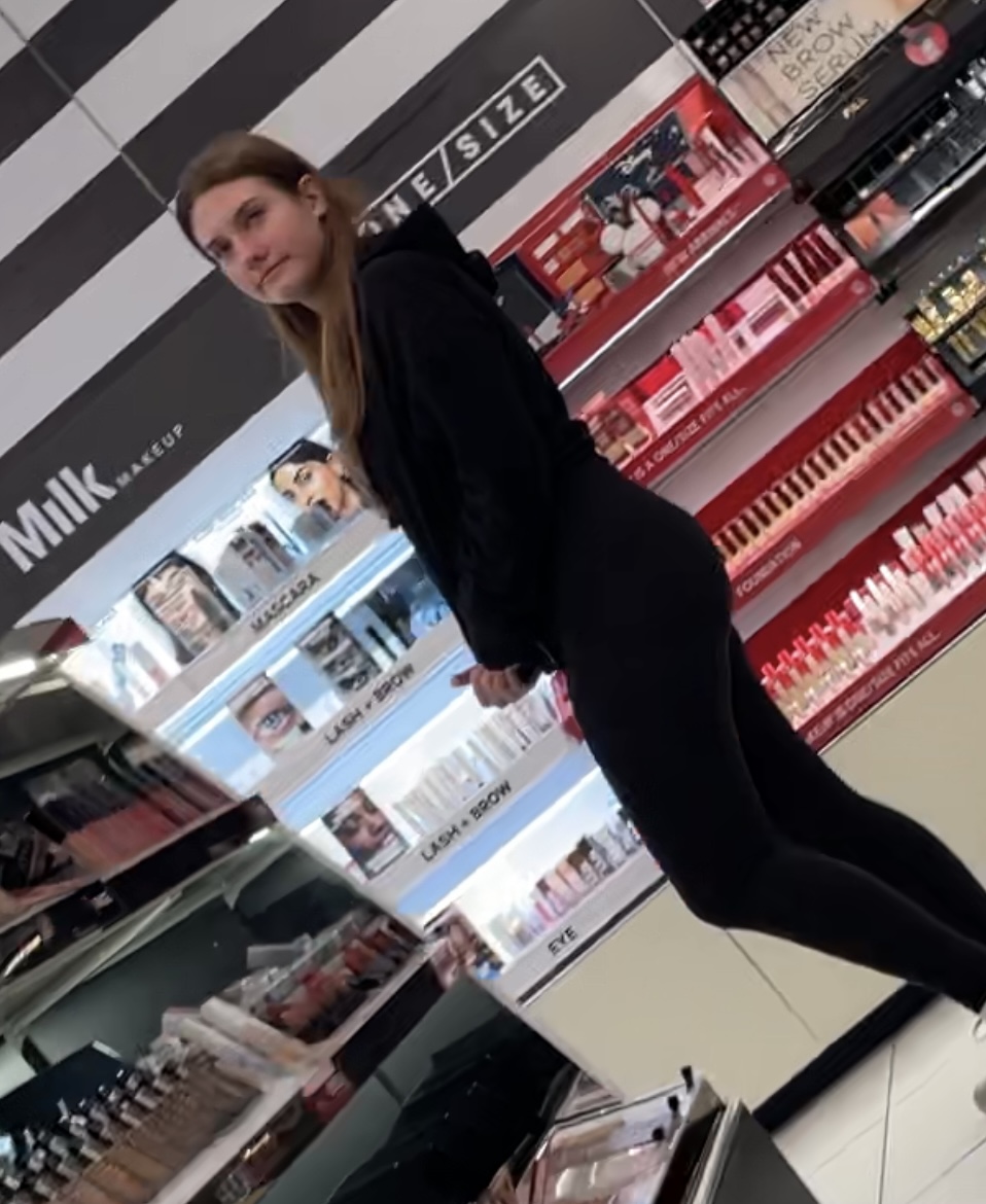 Random mall shots ! Milf/teens - Spandex, Leggings & Yoga Pants - Forum