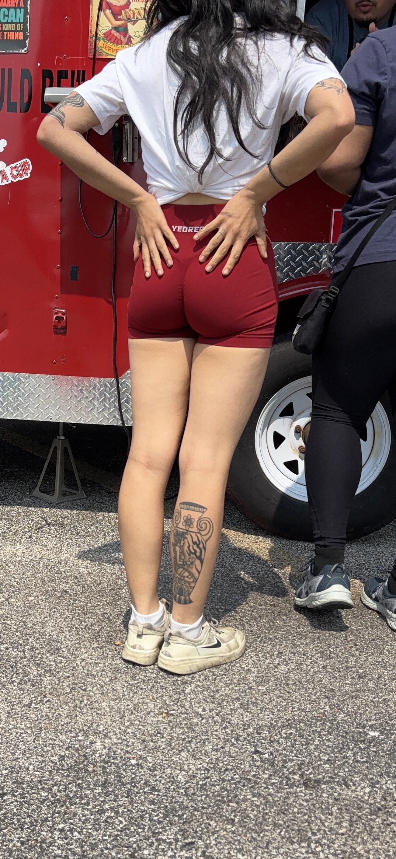 Hot tatted Latina spinner at taco truck - Spandex, Leggings & Yoga Pants - Forum