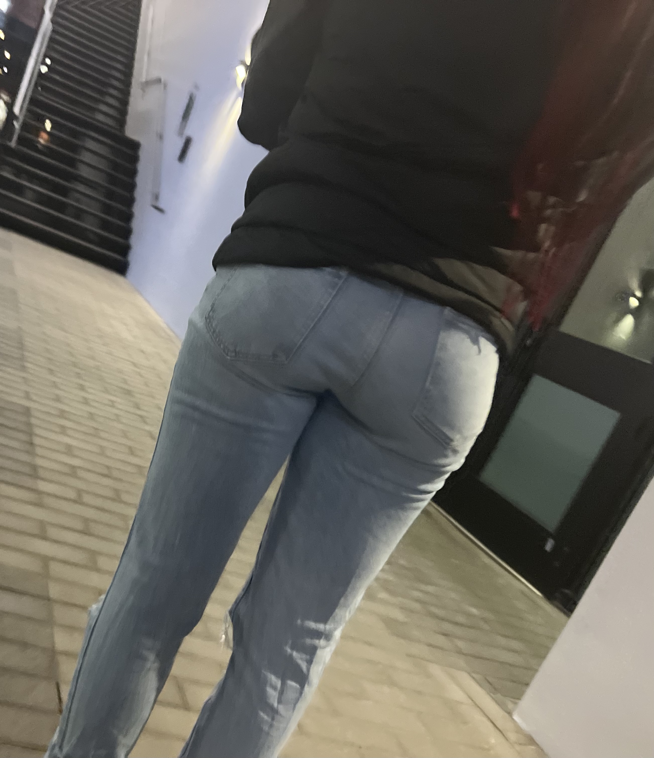Nerdy butterface pawg - Tight Jeans - Forum