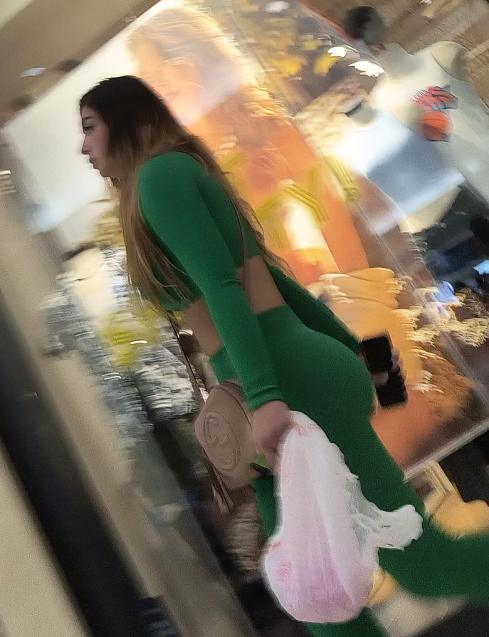 Omg Kardashian Booty Pawg Turns Heads At The Mall 🍑 Spandex