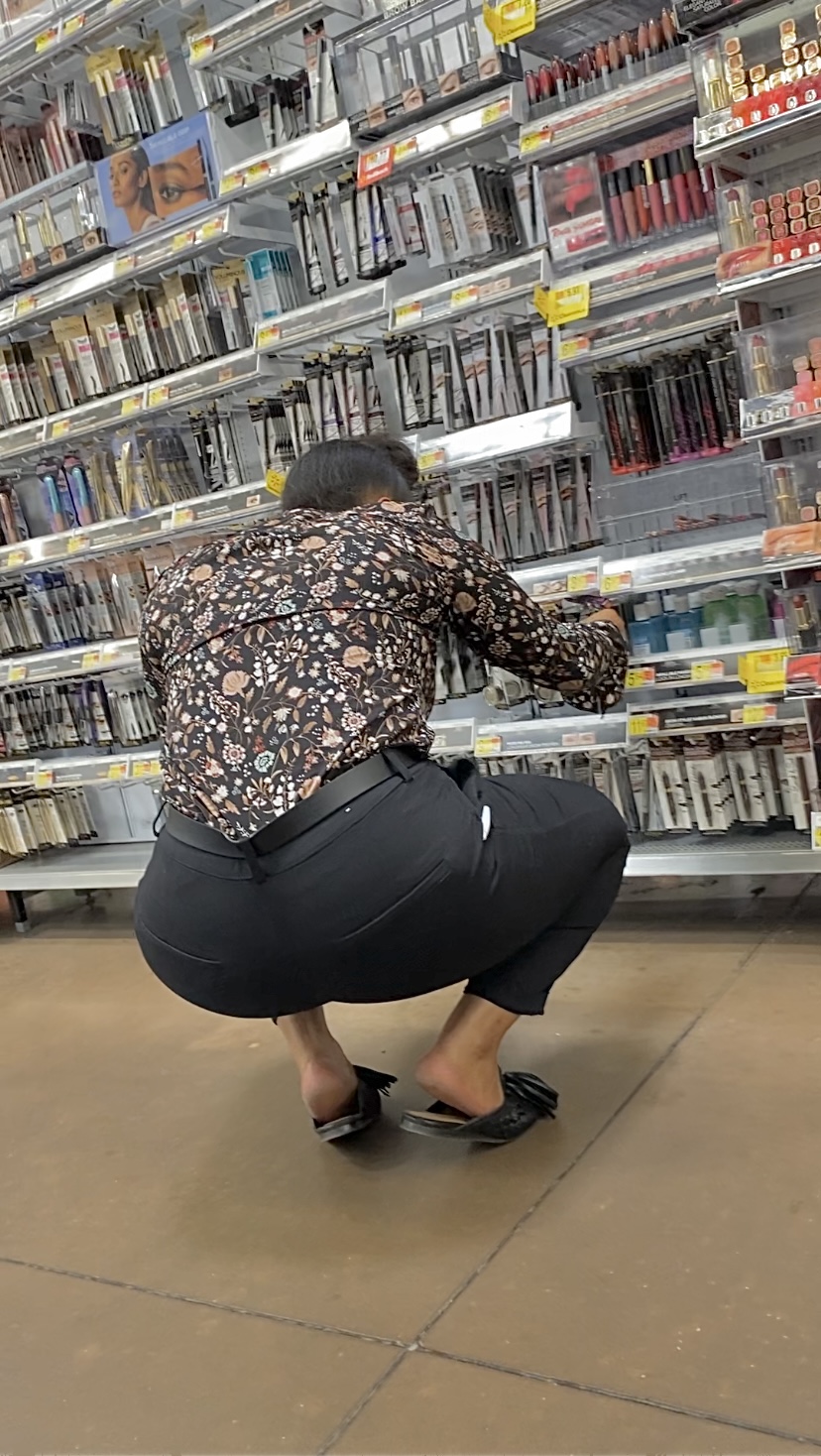 Sexy Juicy Big Bubble Butt Lightskinned Ebony Milf Dressed Classy😮‍💨