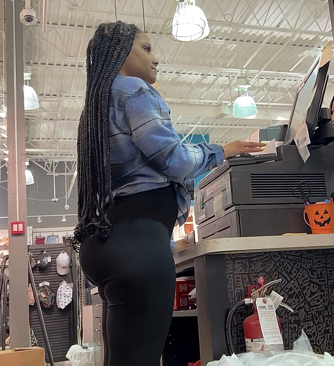 Ebony cashier in black leggings with a full ass ( long post ) - Spandex ...