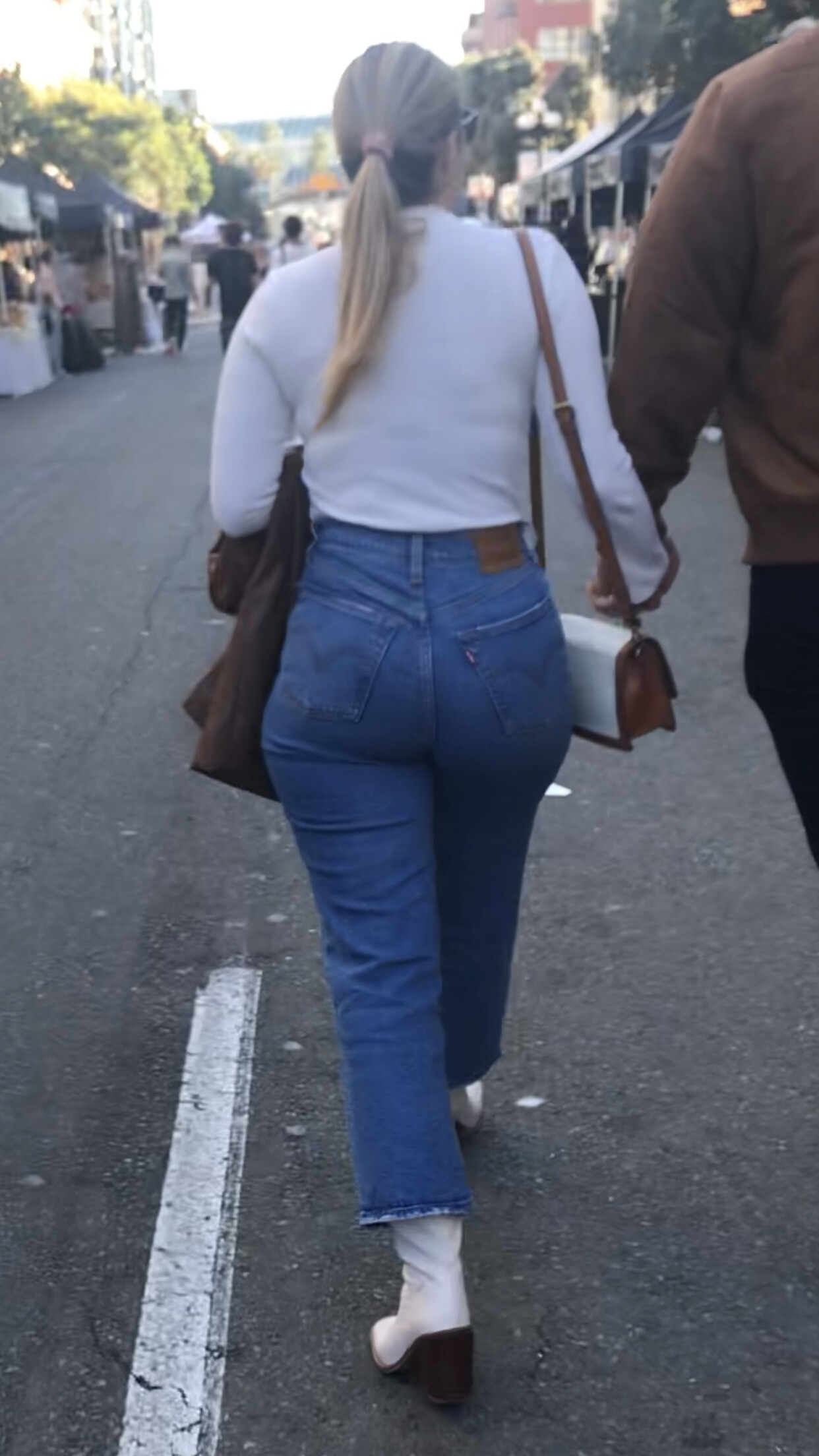Capping someone’s Juicy PAWG Girlfriend 🍑 🤤 - Tight Jeans - Forum