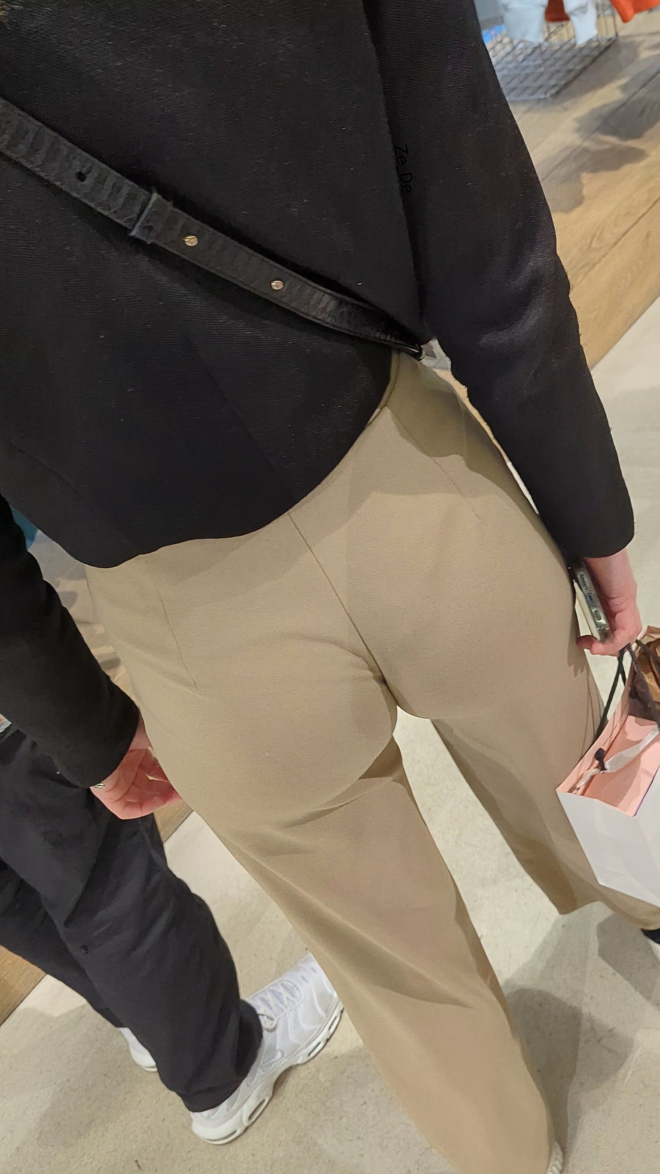 Another beige pants VPL 2 - Forum