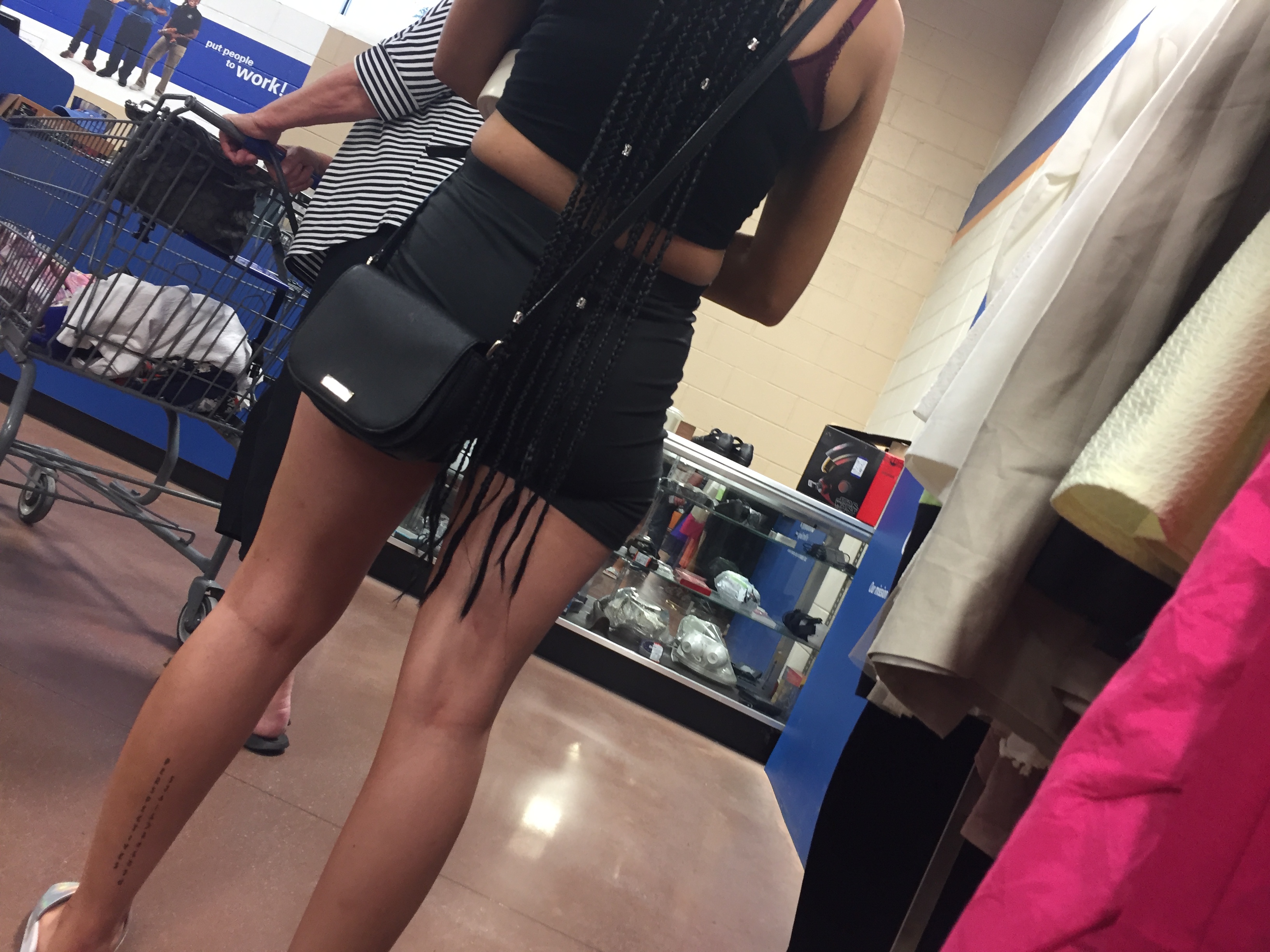 TONS or random candids - ass - Forum