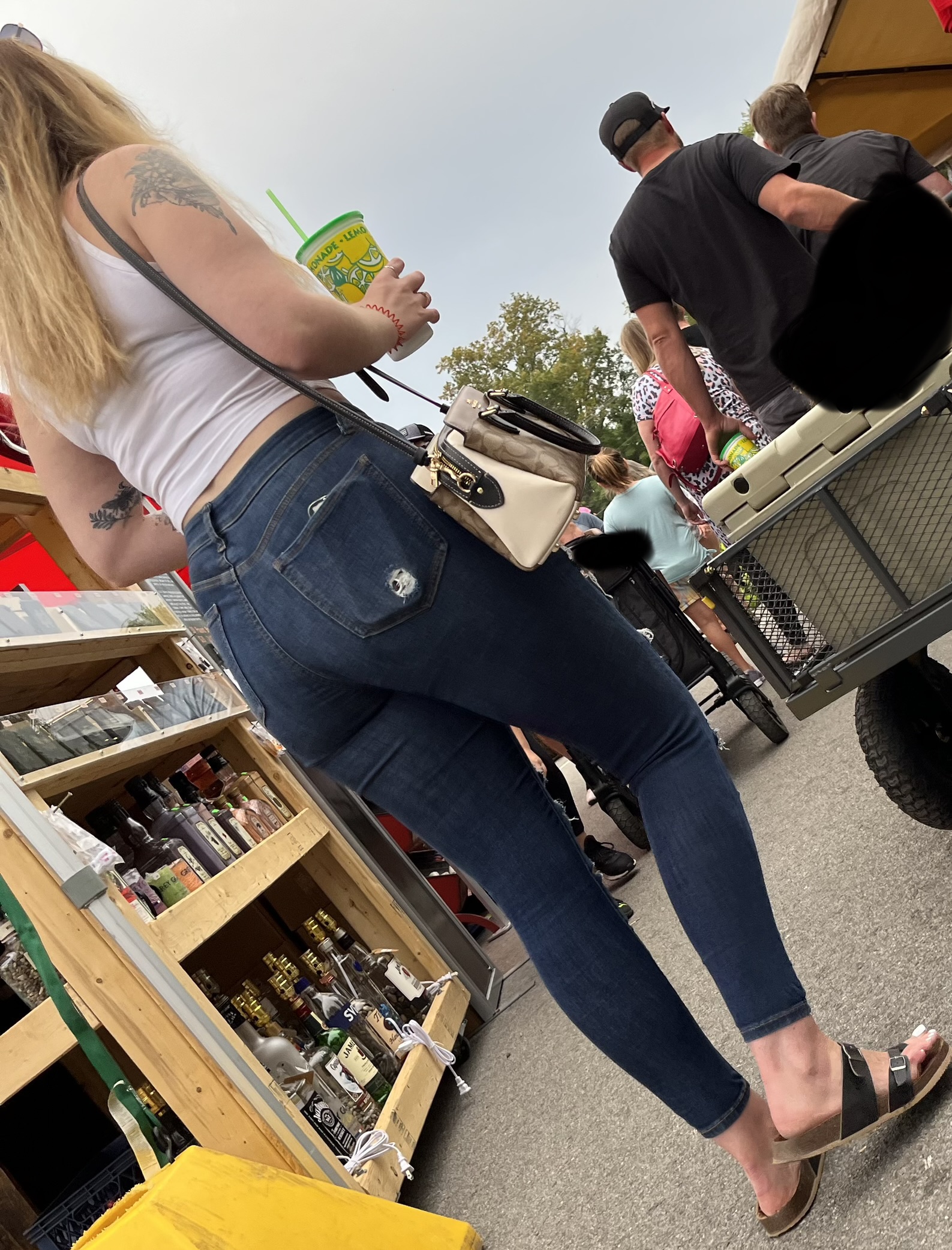 Mega Post, Whole Lotta Ass (At Fair)🙏🏽👀 - booty - Forum
