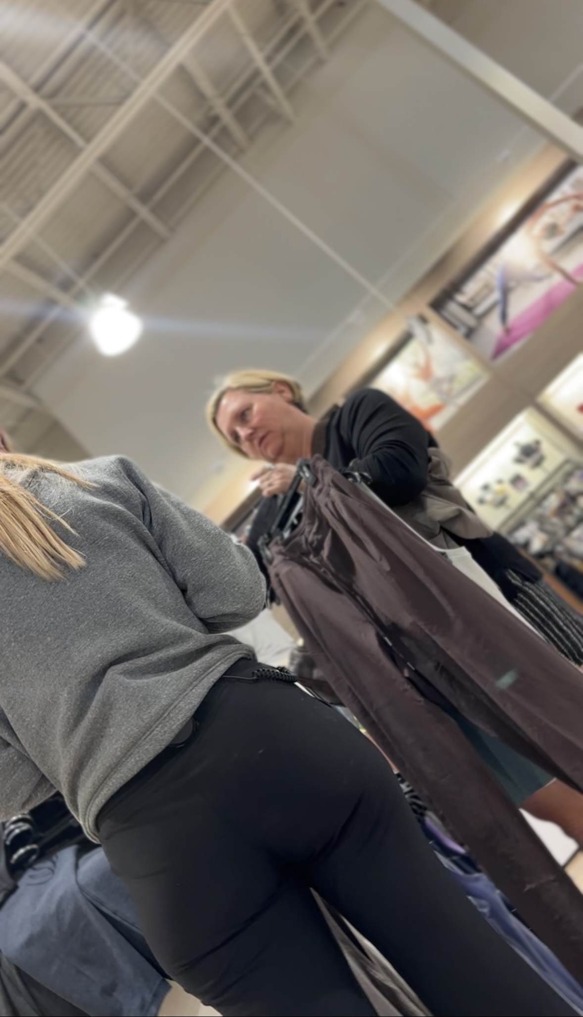 Sexy slim employee with a nice ass 😮‍💨💦💦 - Forum