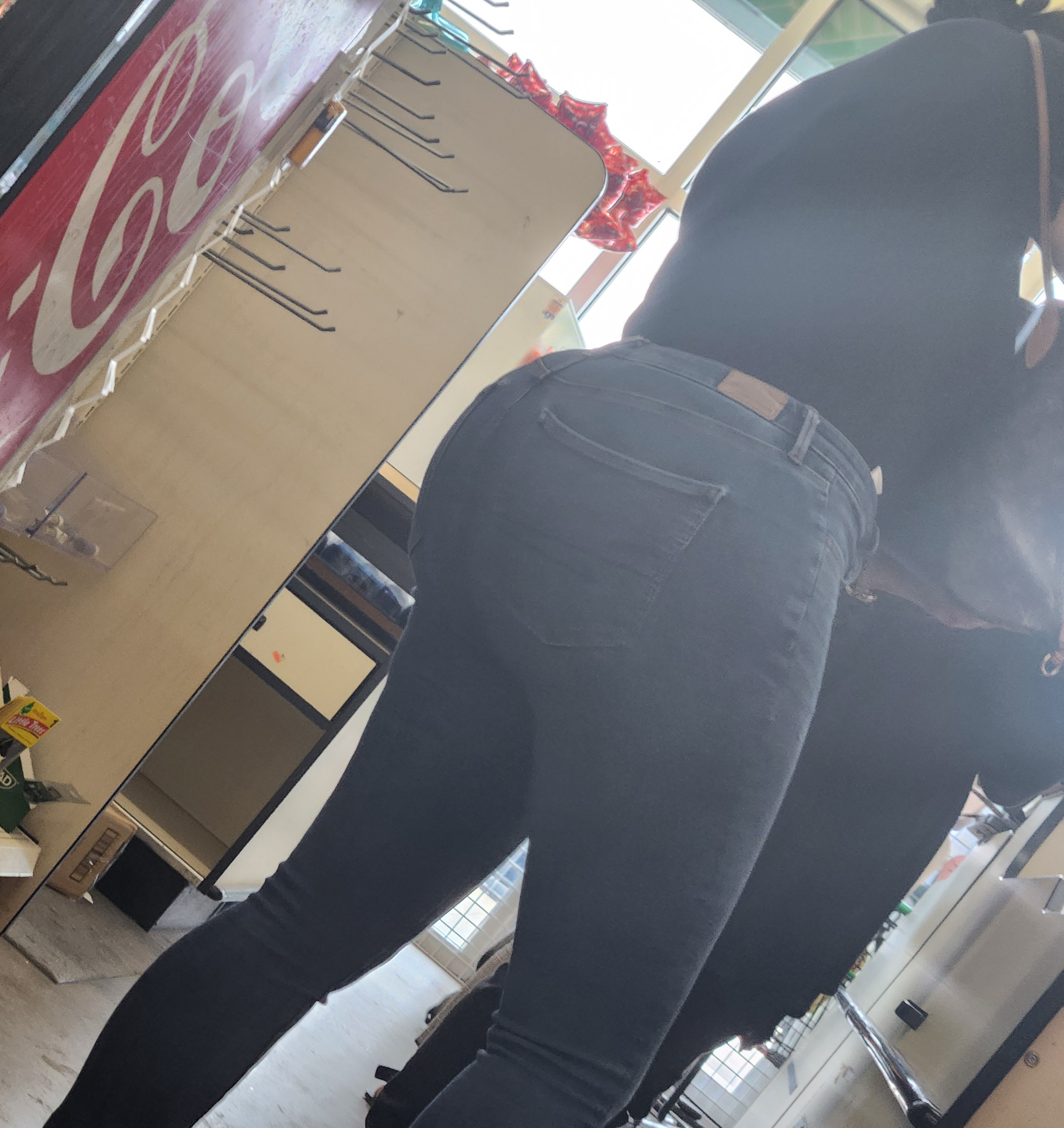 Out In The Wild 25 ( Massive BBL on a latina ) - Tight Jeans - Forum