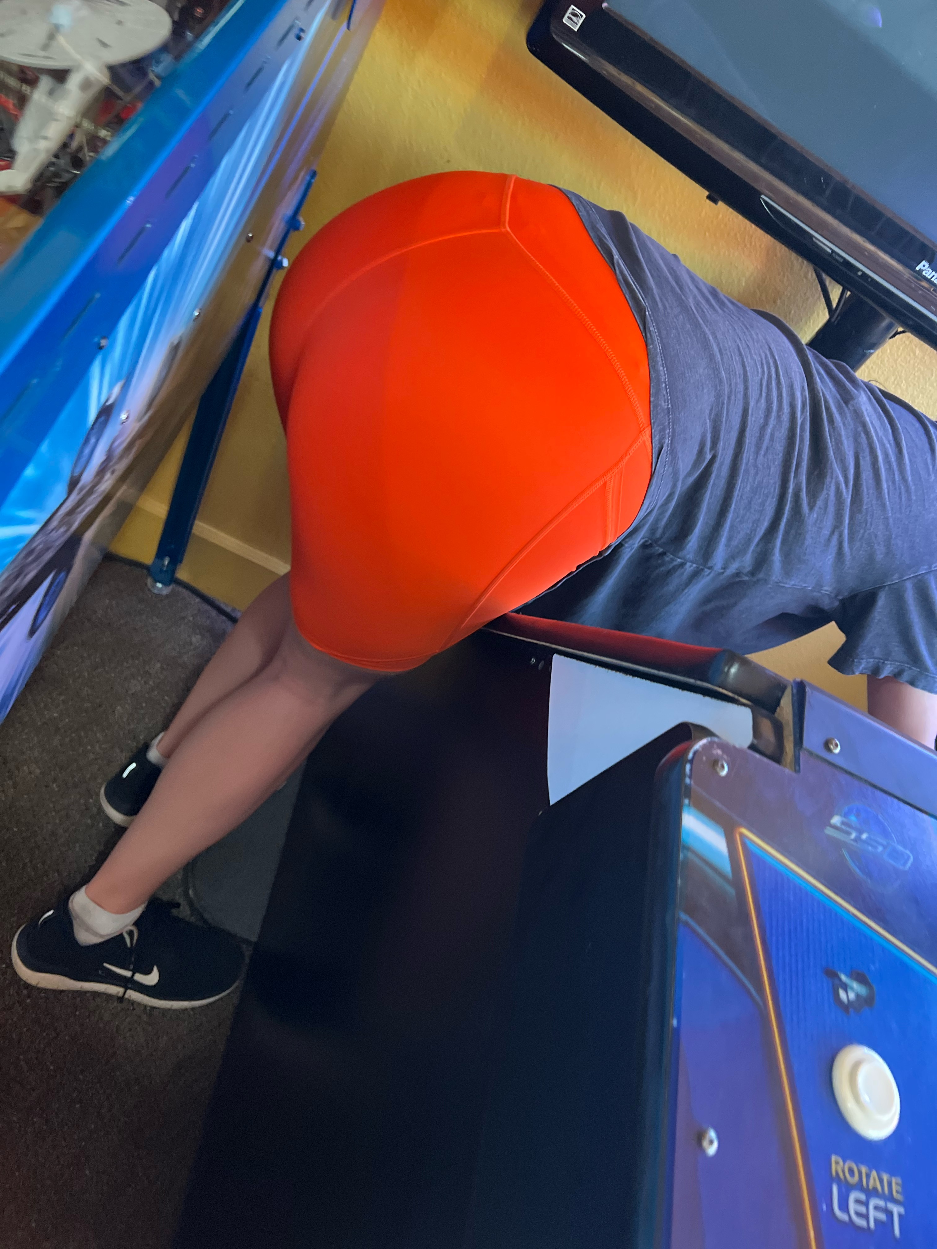 PAWG bent over (oc) bright orange biker shorts - Spandex, Leggings & Yoga Pants - Forum