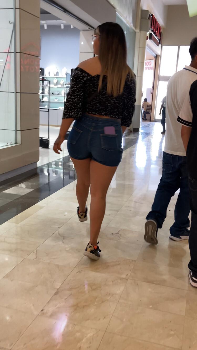 Thick latin girl with shorts - Short Shorts & Volleyball - Forum
