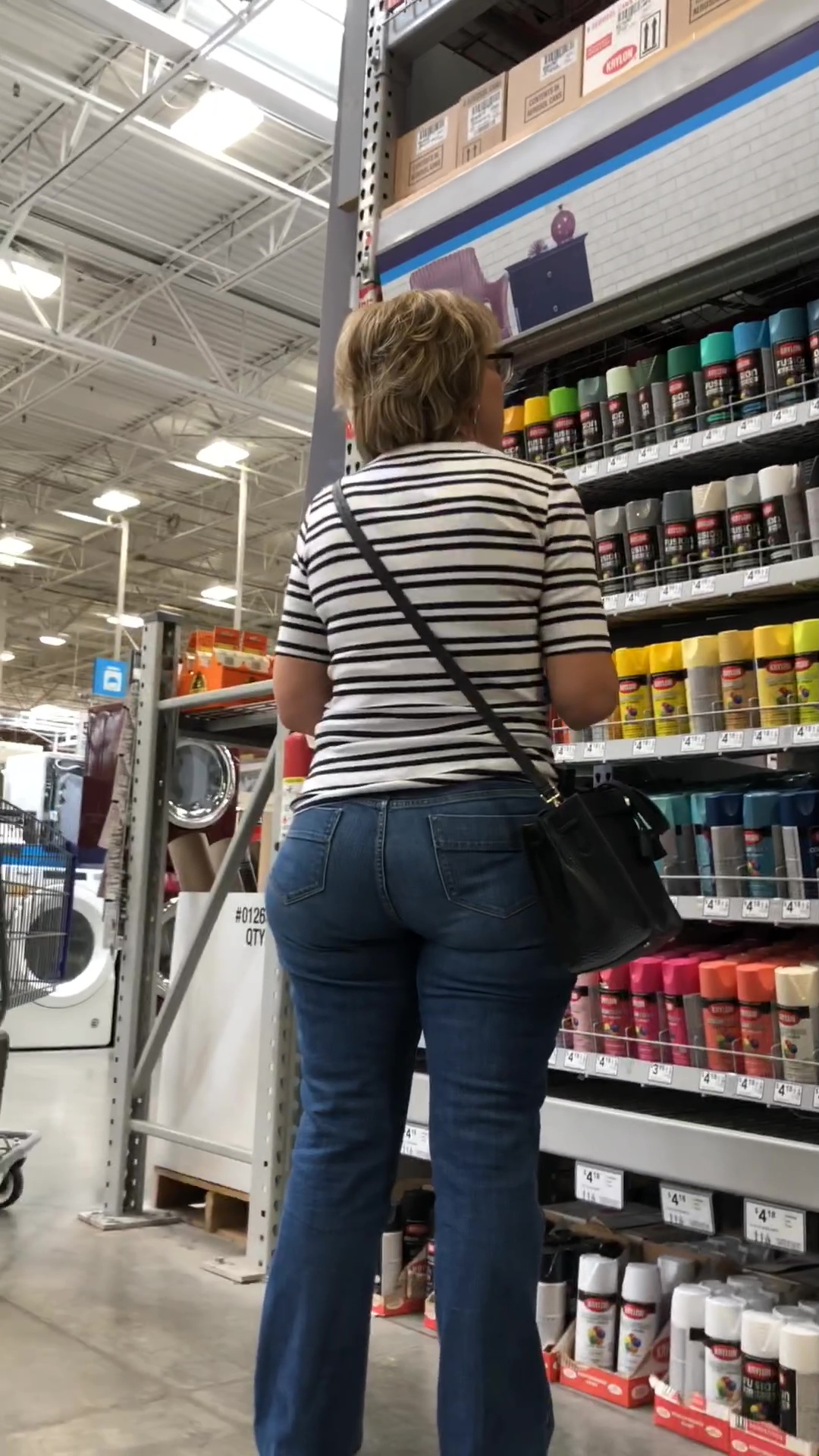 AMAZING GILF with Wide Hips and love handles in Jeans - Tight Jeans - Forum