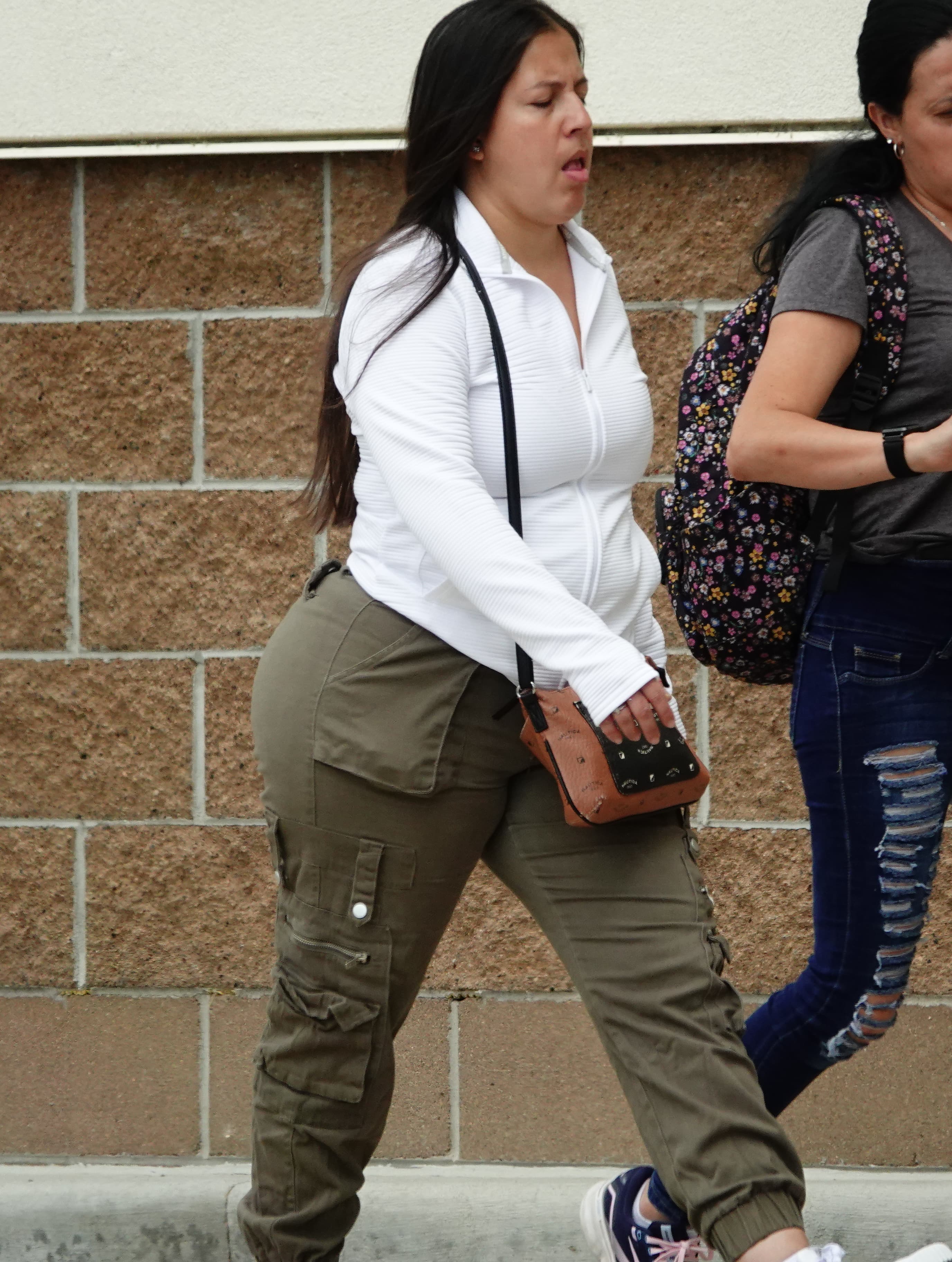 Latina BBL with VPL - Tight Jeans - Forum