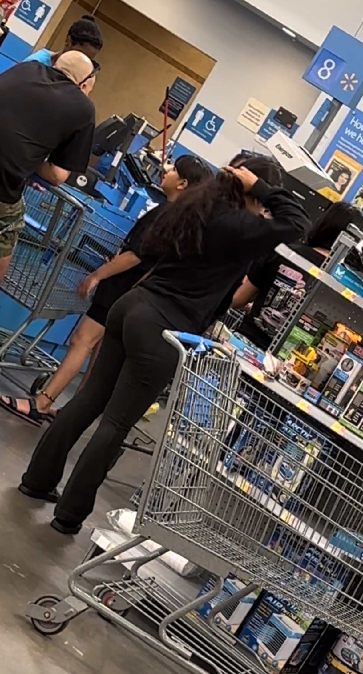 Cute girl at Walmart 👀 - Spandex, Leggings & Yoga Pants - Forum