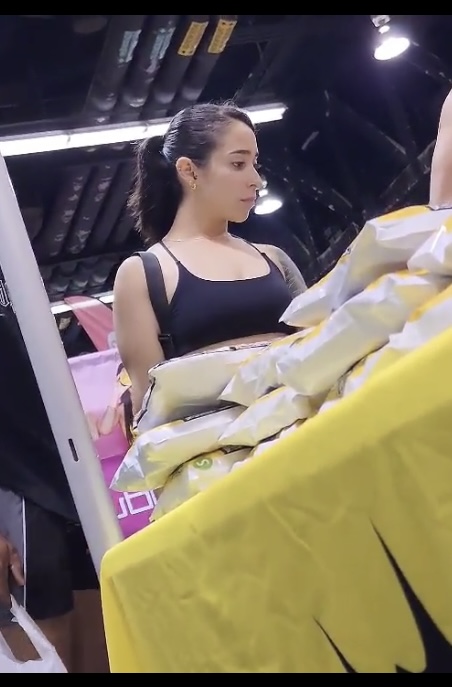 Hot Tattooed PAWG Bubble Bending Over. (Non-OC) 🍑🔥😍 - Short Shorts ...