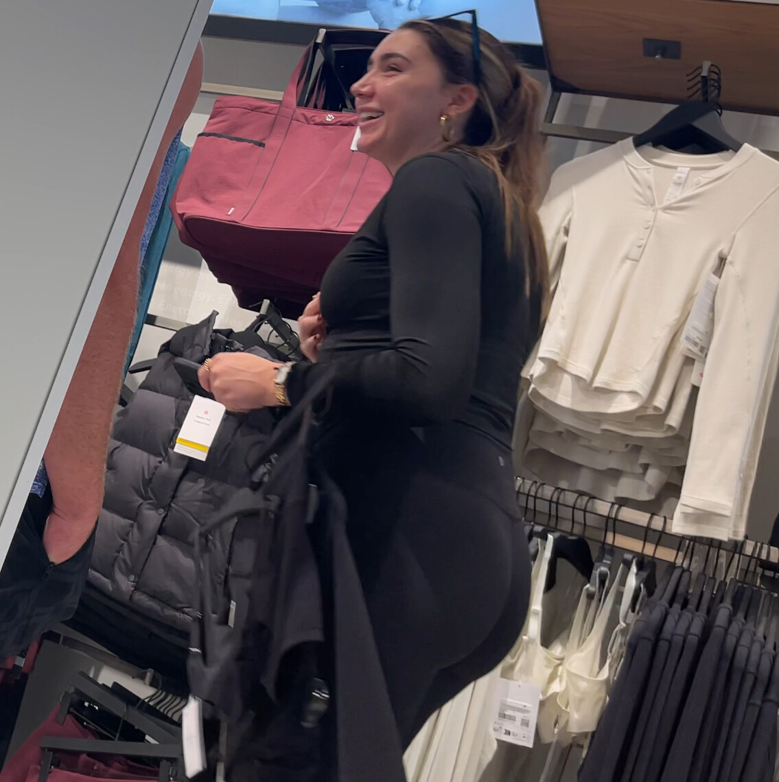 Blonde In Lulus At The Lulu Store 💦 Forum