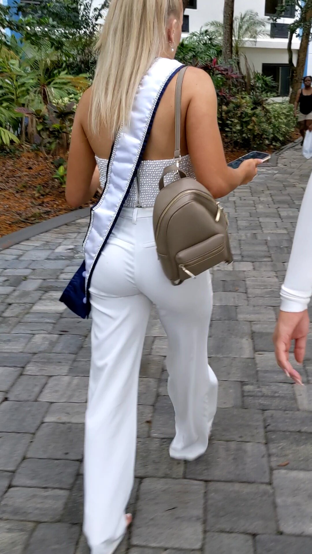 Two women in white one with vtl - Spandex, Leggings & Yoga Pants - Forum