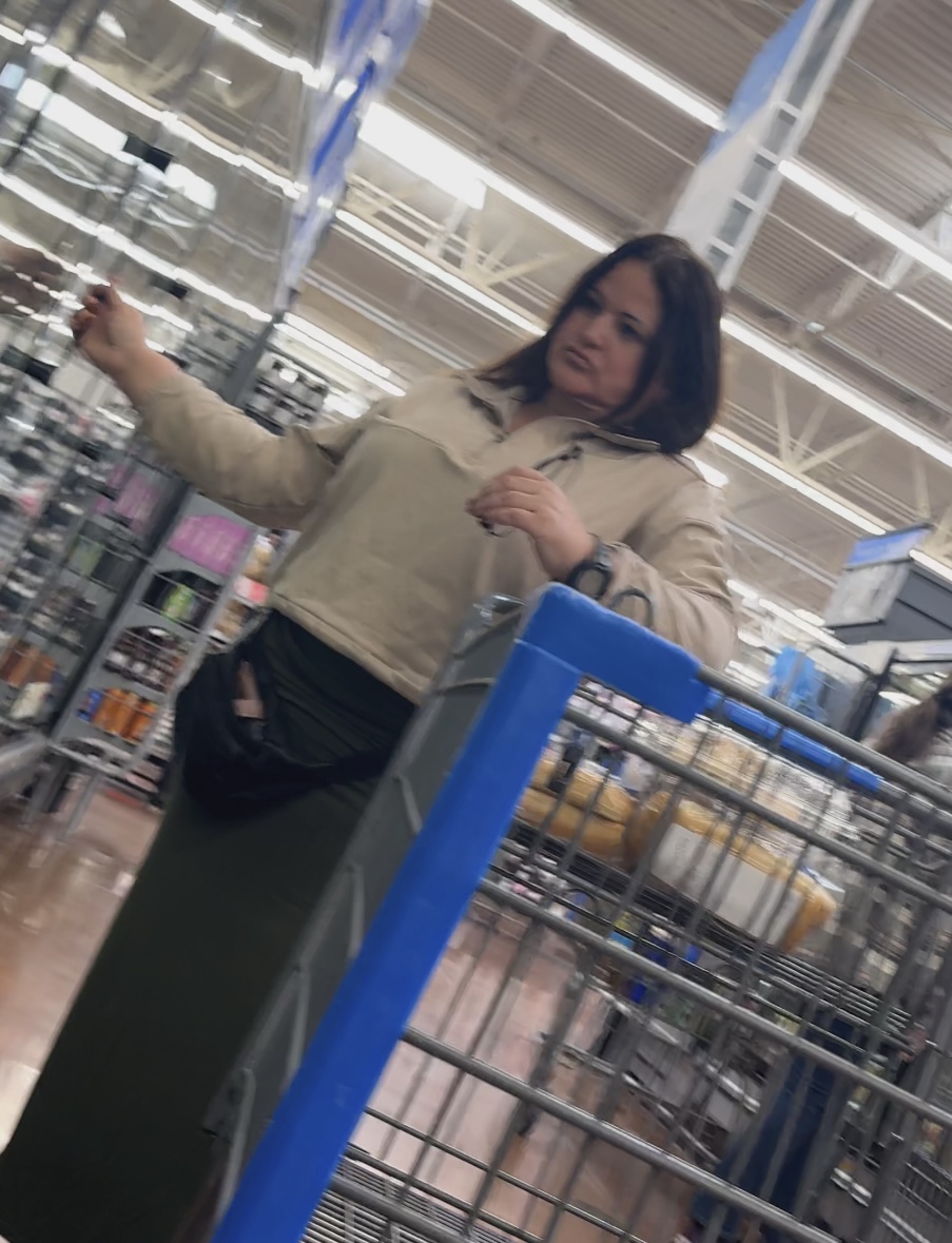 Thick Old Latina at Walmart - Forum